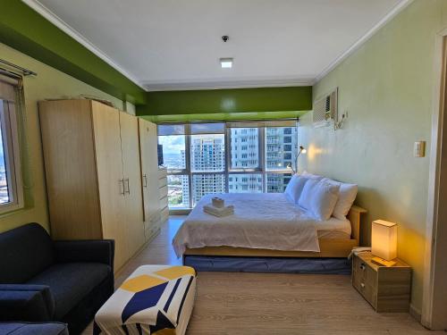 South of Market near High Street BGC Classy & Stylish Studio, central ...
