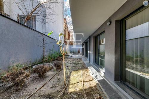 Geneva: A charming patio studio with private parking!, Sofia (updated ...