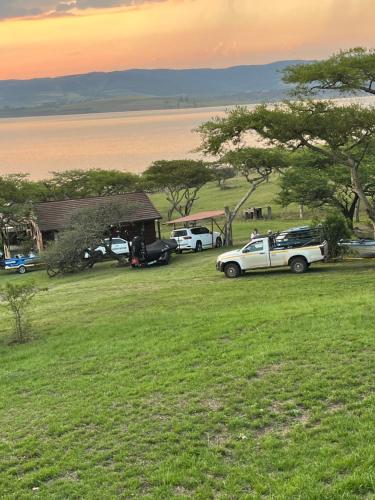 Hoopoe log cabin NO 2, Albert Falls (updated prices 2024)