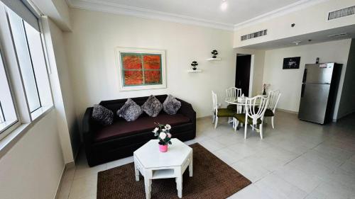 Apartment Lakeshore Towers, Cluster Y , JLT, 1BHK, Dubai, UAE - Booking.com