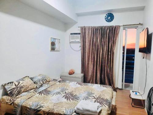 Minimalist Studio at The Loop Tower with Free Parking within Limketkai ...