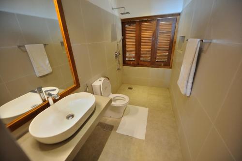 Tantalize Beach, Hikkaduwa – Updated 2024 Prices