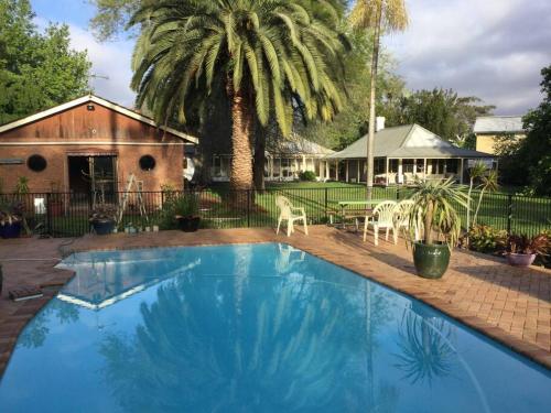 Terara Parsonage....6 adults 4 children, Terara (updated prices 2024)