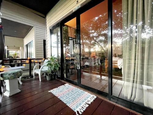 Splendid house with AC by the sea, Mae Haad (updated prices 2024)