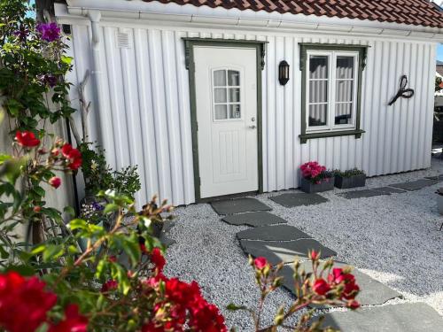 Idyllisk lite anneks med enestående uteplass, Larvik (updated prices 2024)
