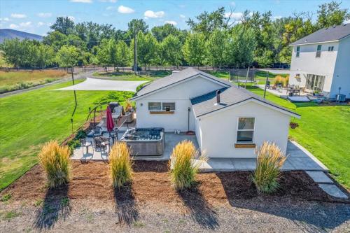The Ahtanum Cottage - NEW hot tub and great views!, Yakima – Updated ...