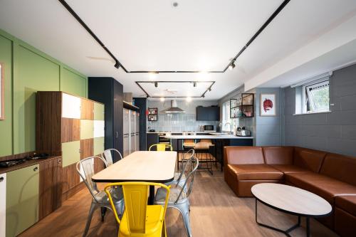 Queens's University Elms BT9, Belfast (updated prices 2025)