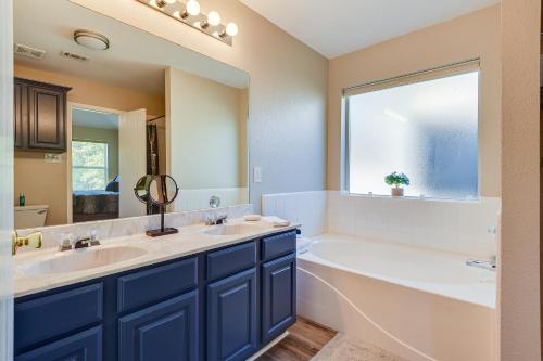 Cozy Eagle Mountain Lake House - Walk to Water!, Azle (updated prices 2024)