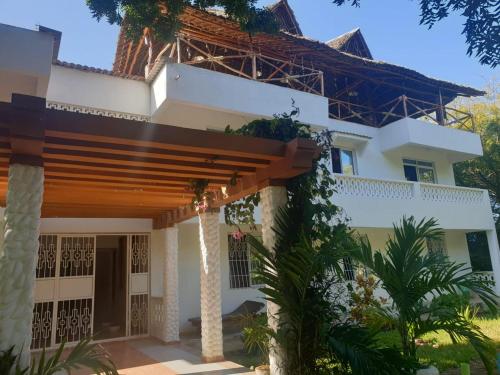 Karibuni palace mtwapa, Mtwapa (updated prices 2025)