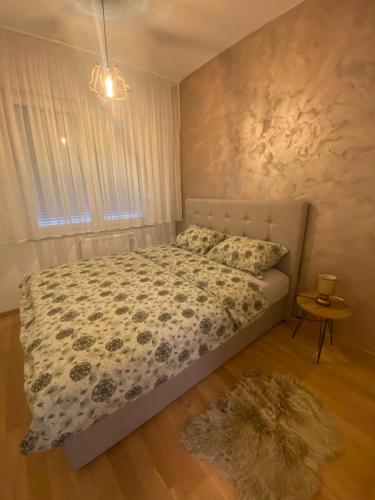 Mona, Banja Luka (updated prices 2024)