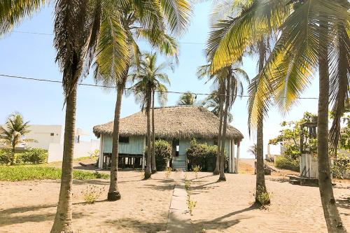 Island Paradise Cottage with Oceanfront Jacuzzi (Guatemala Iztapa ...