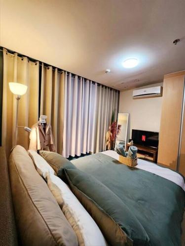 Vibrant Urban Getaway in BGC (pool view), Manila (updated prices 2025)