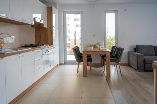 JAD Luxury 3 Rooms & 2 Rooms Apartments Urban Plaza, Braşov (updated ...