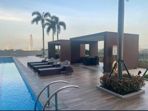 Condo in Pasay@ Breeze Residence by: Lsh Staycation, Manila (updated ...