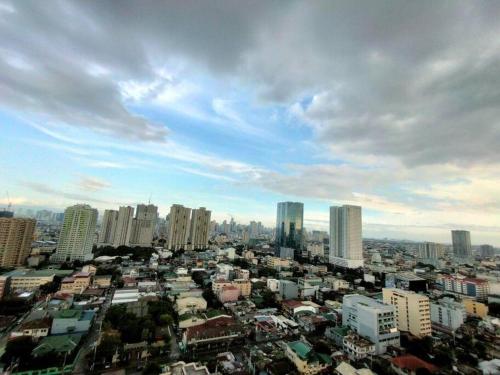 Condo in Pasay@ Breeze Residence by: Lsh Staycation, Manila (updated ...