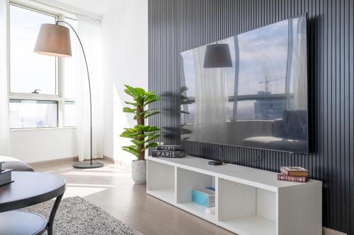 Heaven Crest Holiday Homes Dubai Marina - 4 Bedroom Suite with Marina View near JBR Beach, Free ...