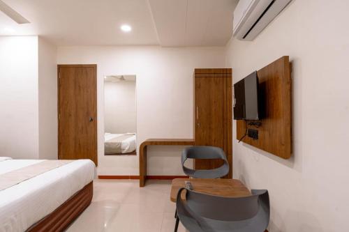 hotel silver tree, Rajkot (updated prices 2024)