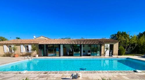 LUBERON SOLEIL ET OLIVIERS, Les Taillades (updated prices 2024)
