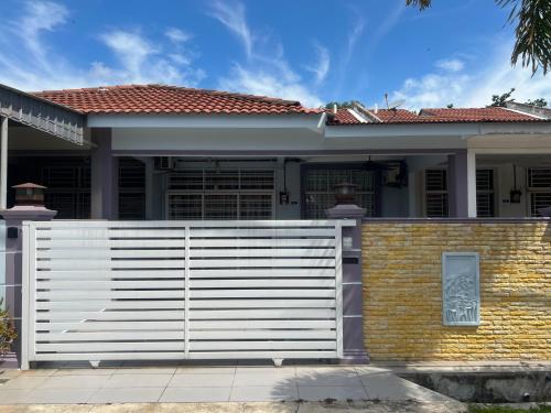 Padang Temu Near TOWN Homestay 9pax @ ExcluSuites Malacca, Malacca ...