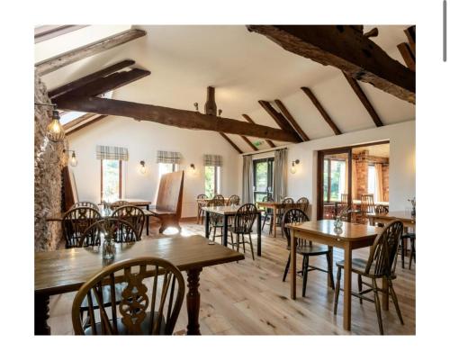 Self Check-In Rooms at The Three Horseshoes Inn, Bromyard (updated ...