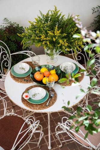 Villa Alfonso, Restored Palace House with gardens and Monuments Views ...