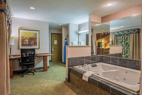 Royal Inn Suites, Huntington (updated prices 2024)