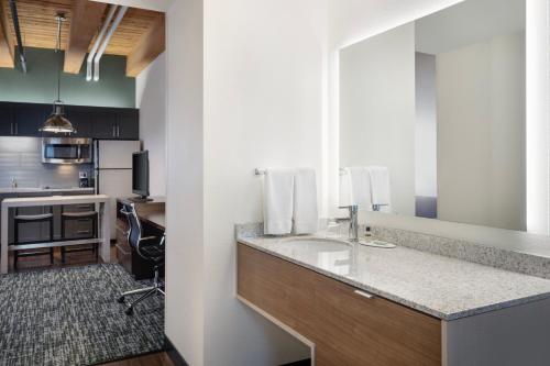 Residence Inn by Marriott Boston Downtown Seaport, Boston – Updated ...