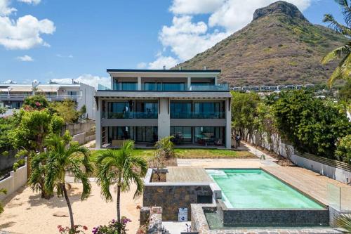 Beach and Mountain - Tamarin, Tamarin (updated prices 2024)