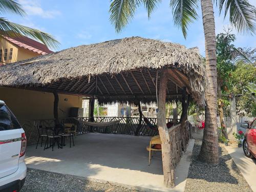 Hermosa Casa Amoblada de dos pisos, incluye cabaña km. 10.5 Vía ...