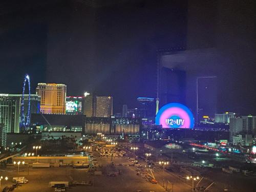 Signature MGM Suite with Strip and Sphere View, Las Vegas – Updated ...