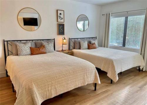 Universal-Disney Dream Studio 2 - The Enclave, Orlando (updated prices ...