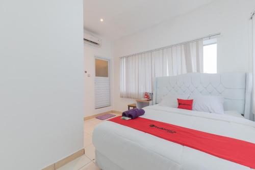 RedDoorz at Jalan Pangkal Perjuangan Karawang, Karawang (updated prices 2024)