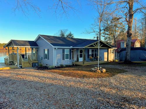 Turtle Town Bungalow on Lake Murray - RV Parking Available, Lake Murray ...