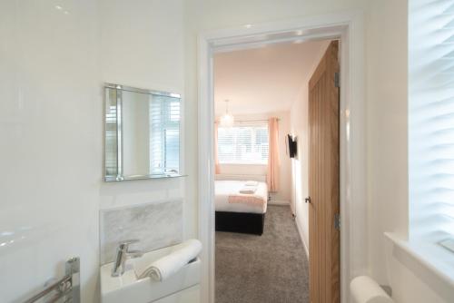 Moor Crescent, Gilesgate (updated prices 2024)