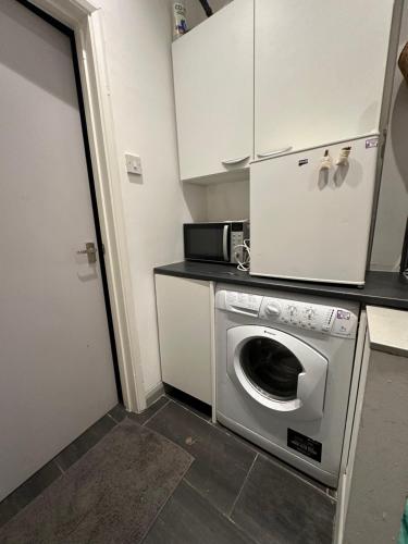 London Sheen Studio (SW14 ), London (updated prices 2024)