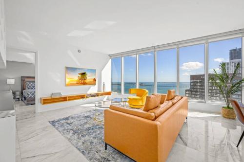 41st Floor Icon Brickell Corner 2 bed/2bath with Bay and CityView • 5 ...