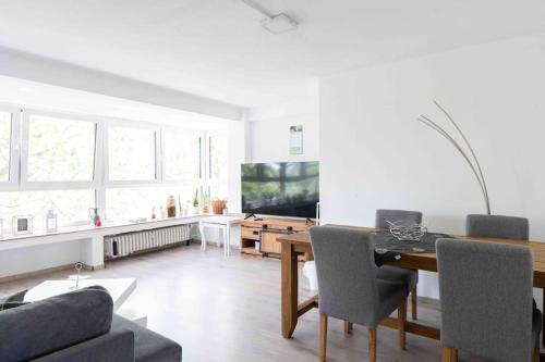 Cozy Loft with Mercatorstaße wiev Wi-Fi - SmartTv, Duisburg (updated ...
