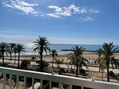 Primera línea de playa con preciosas vistas al mar, Cunit – Updated ...