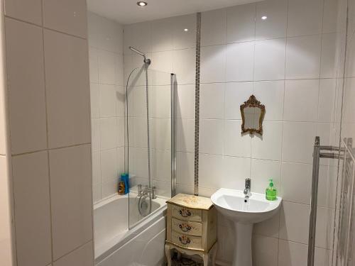 Beautiful town centre apartment riverside terrace, Macclesfield ...