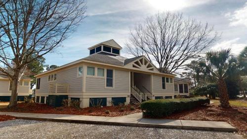 Litchfield Lakeside Escape Resort Perks by the Sea, Pawleys Island ...