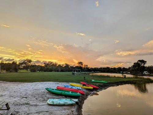 Trinity Islands Holiday Park - Cabin Accommodation, Burrum Heads (updated prices 2025)