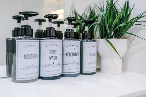 The Axium Suite- Near Station, City Center, Fast Wifi, up to 6 People ...