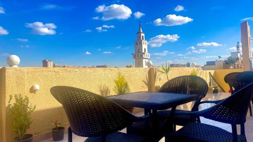 Sami Holiday Inn - pyramids view Rooftop, Cairo (updated prices 2024)