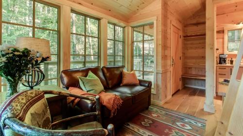 The Magnolia in Treehouse Grove at Norton Creek, Gatlinburg (updated ...