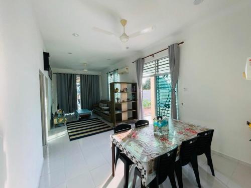 RB HOMESTAY, Merlimau (updated prices 2024)