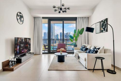Luxurious Marina & Sea views 1BR near Blue Waters Dubai Marina By Maxx ...