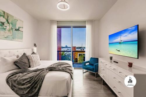 Bnb Hyperion - 2BR Condo w Balcony - Rooftop Pool, Hollywood – Updated ...