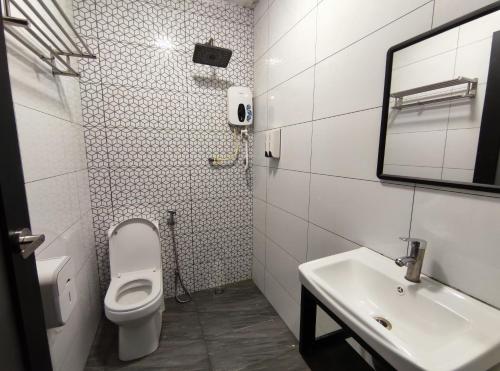 Private Room with ensuite bathroom in Bukit Bakri, Bakri – Updated 2024 ...