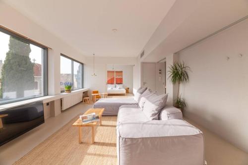 The HostMaster Lighthouse Aura, Athens (updated prices 2024)