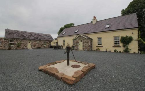 Old Scragg Farm Cottage in the Irish Countryside, Knocklong (updated ...